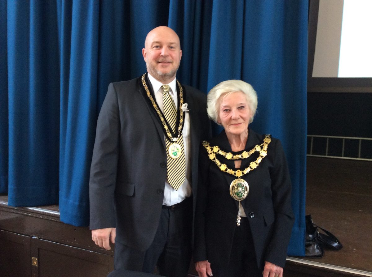 Changing of the chain at Bromsgrove District Council - The Bromsgrove ...