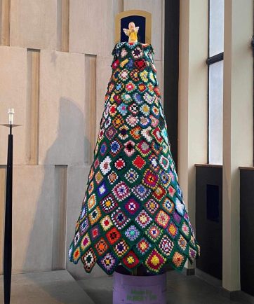 Beautiful crocheted Christmas tree unveiled in Rubery by Women's ...