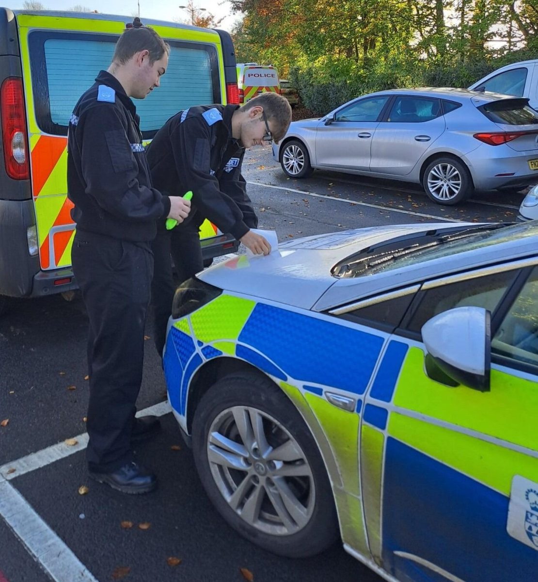 Police vehicle adorned with poppies for Armistice Day - The Bromsgrove ...