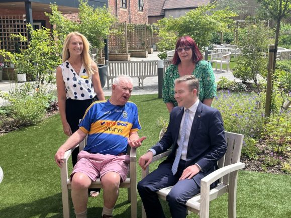 Bromsgrove MP visits former stalwart councillor at Cofton care home ...